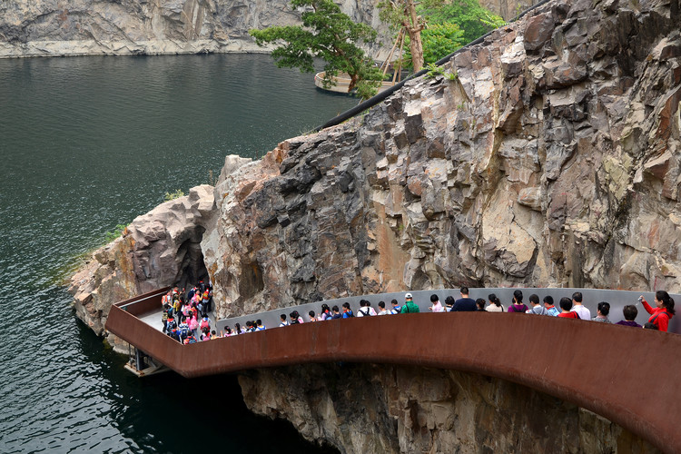 Quarry Garden in Botanical Garden, Shanghai, China, 2010 – The Landscape